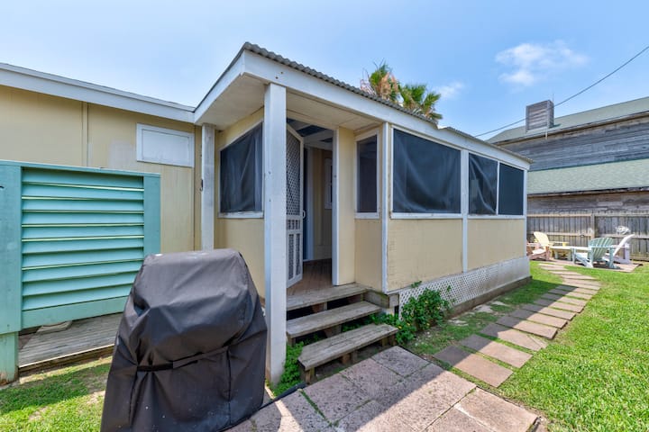 Pet Friendly Cottage Near The Beach! - Port Aransas, TX