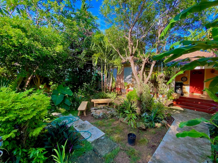 Garden Cottage Sleeps 5 - Nassau