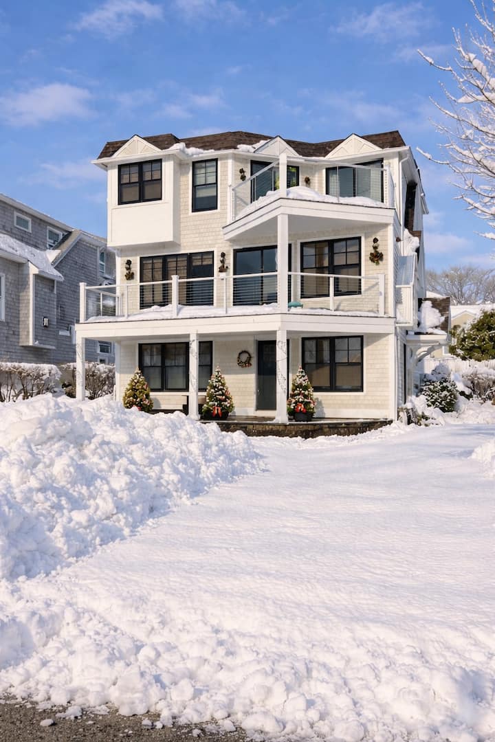 Mar Azul | Steps To Eastons Beach | Ocean Views - Rhode Island