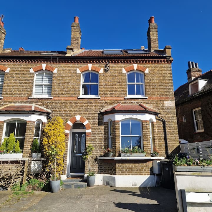 Beautiful 1870s Victorian House On River Thames - Surbiton