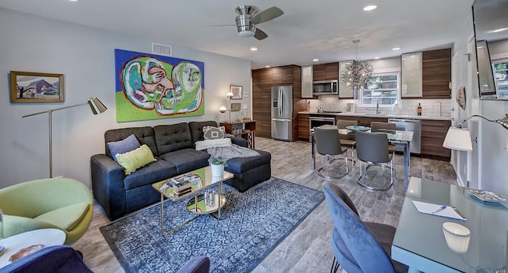 Modern King Suite · Ground-floor · Myers Park - Southpark - Charlotte