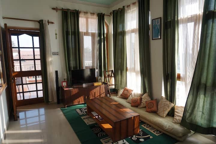Guler House *Cozy Hill-view Studio* - Dharamsala