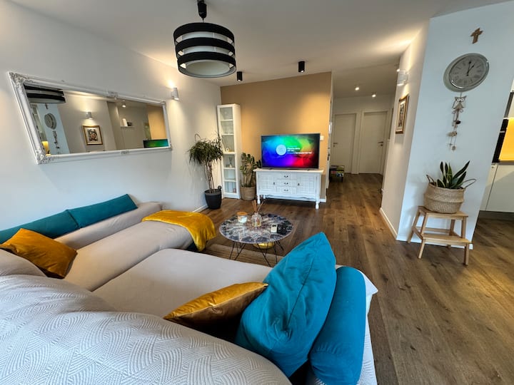 *New* Apartment 'Lux'- Close To City Centre - Split