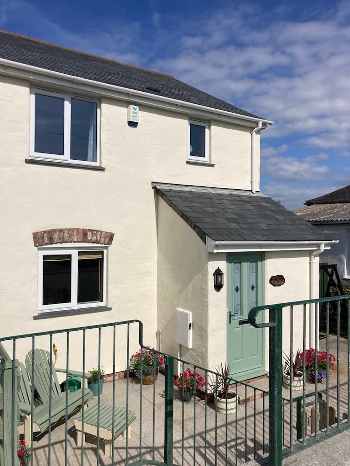 Cloud 9 - Perranporth Coastal Location - Perranporth