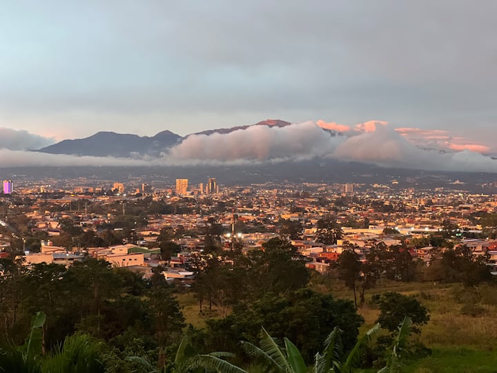 Luxurious Mansion 13 Bedrooms/10 Bath(30 Guests) - Costa Rica
