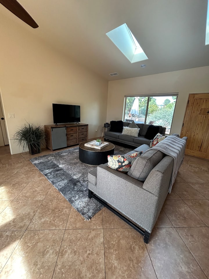 Myrinn–red Rock Views With Hot Tub & Private Patio - Sedona, AZ