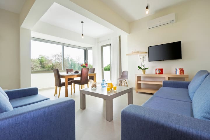 Ellie Apartment, 2 Bd, 2 Ba, 500m From Sandy Beach - Greece