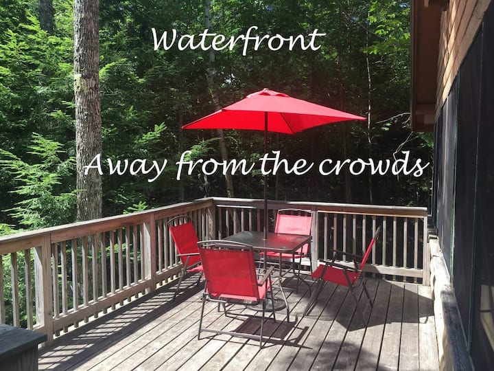 Maine Northwoods Dog-friendly
Log Cabin - Greenville, ME