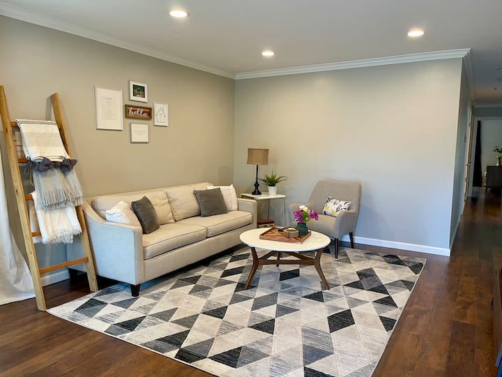 Modern & Cozy Duplex. Newly Remodeled - Sacramento