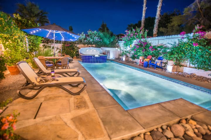 Pool & Garden Views. Moraccon Vibes King Size Bed - Palm Desert, CA