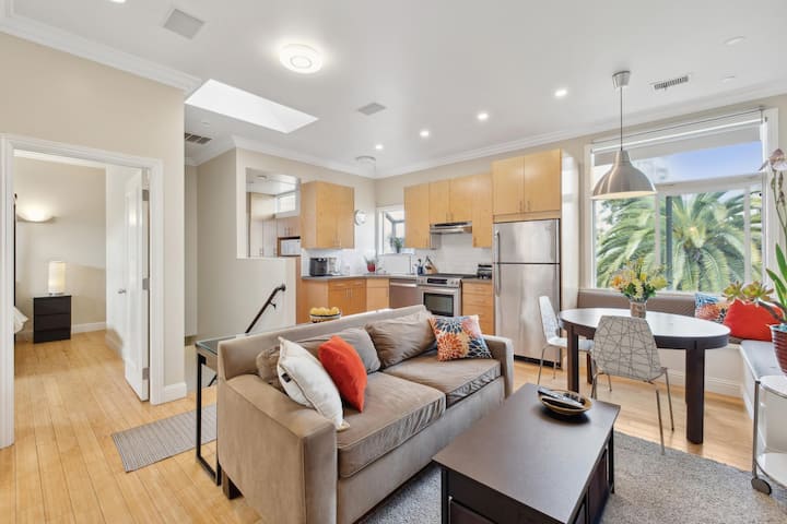 Sunny 3 Bed 1 Bath Penthouse Lush Garden Balcony - San Francisco, CA