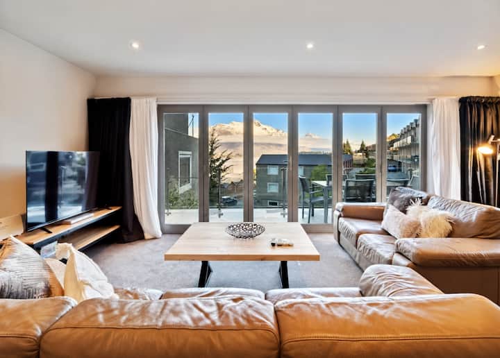 Lakefront Living - 4 Bedrm Apartmt Alpine Village - Queenstown