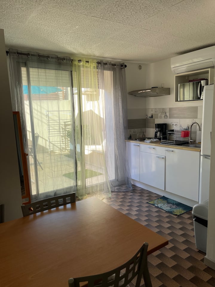 Studio 2 Personnes Avec Cour Privative. - Sauveterre