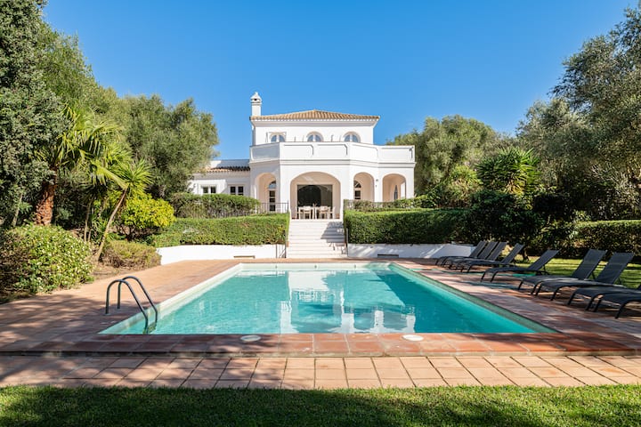 Spacious Villa For 12 With Private Pool & Garden - Spain