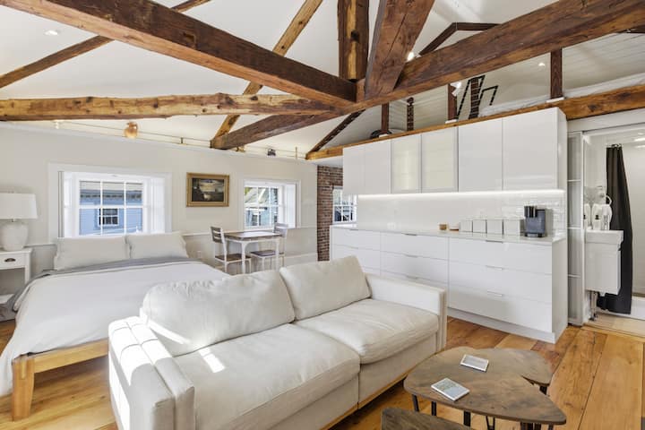 Historic Flat - Old Town - 5 Min To Salem / Beach - Beverly, MA