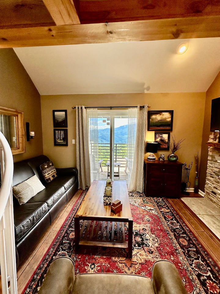 Lodgestyle Loft-mtn Views- Indoor Pool & Hot Tubs - Gatlinburg, TN