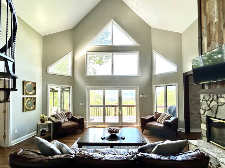 Luxury Home W/ Gorgeous View + Game Room - Swannanoa, NC