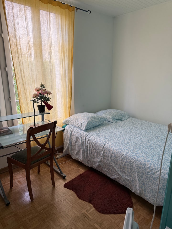 Chambre Lumineuse (Capacité 2 Personnes) - Colombes