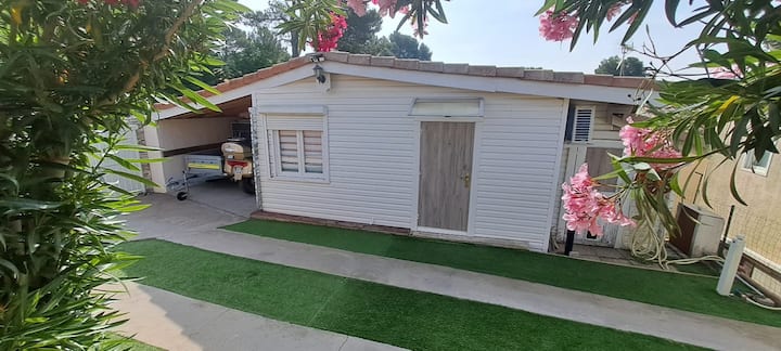Chalet Avec Jolie Chambre Et Salle De Bain. - Le Castellet