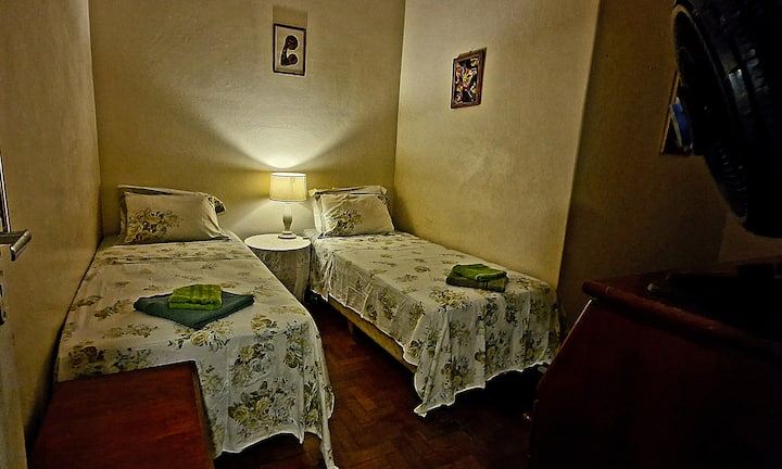 Quarto Privativo 2 Camas De Solteiro Copacabana - Copacabana