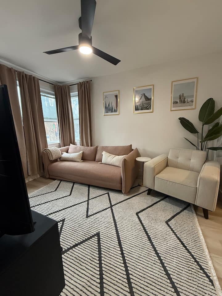 Bright 2 Bedroom In Brighton Park W/parking! - Chicago, IL