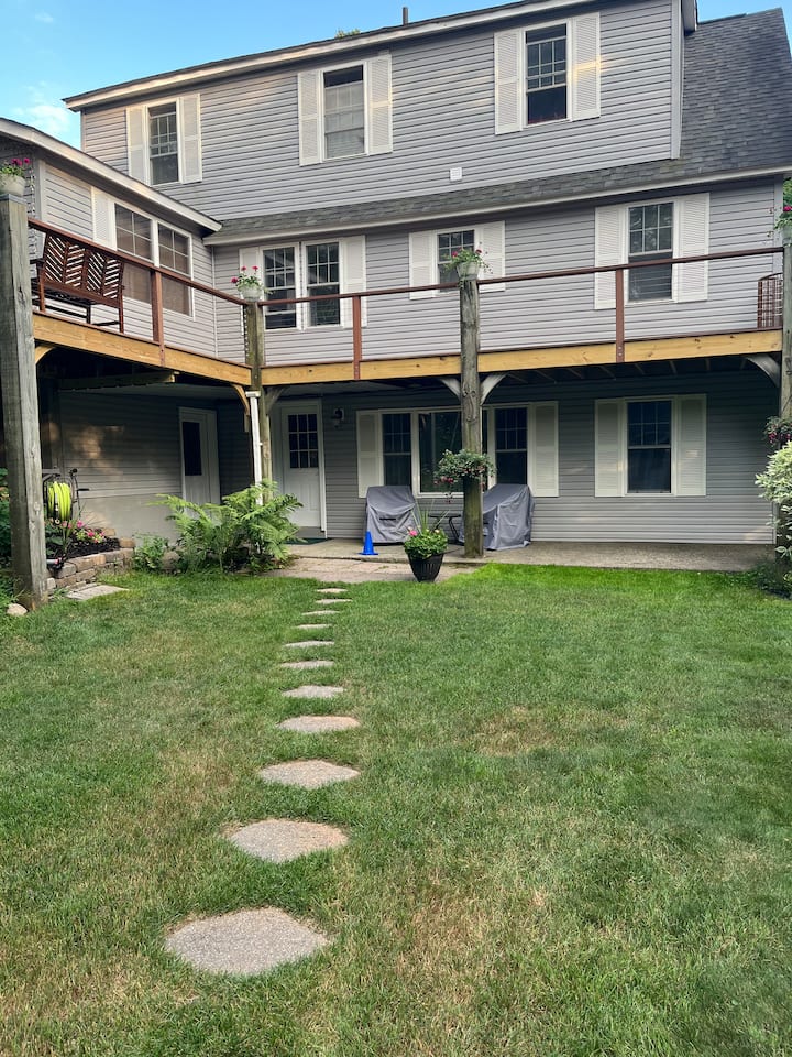 Ellie's Garden View Apartment - Lake Placid, NY