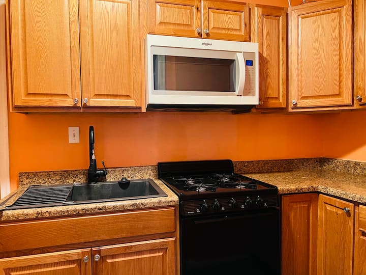 Lavish Cottage In Peaceful Area 8 Mins From Metro - Largo, MD