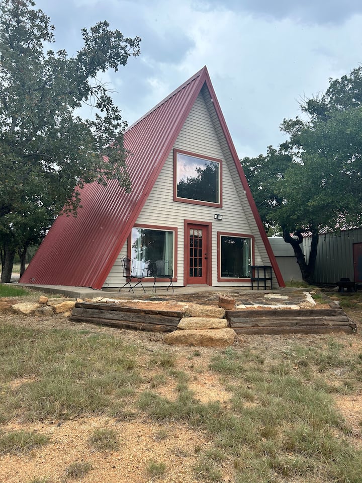 The Look Out Cottage & Covered Dog Yard - Possum Kingdom Lake, TX