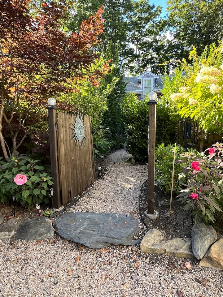 The Bradford Suite Parking, Privacy, Walk 2 Thames - Newport, RI