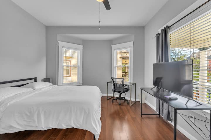 Spotless 1st-floor - Cleveland, OH