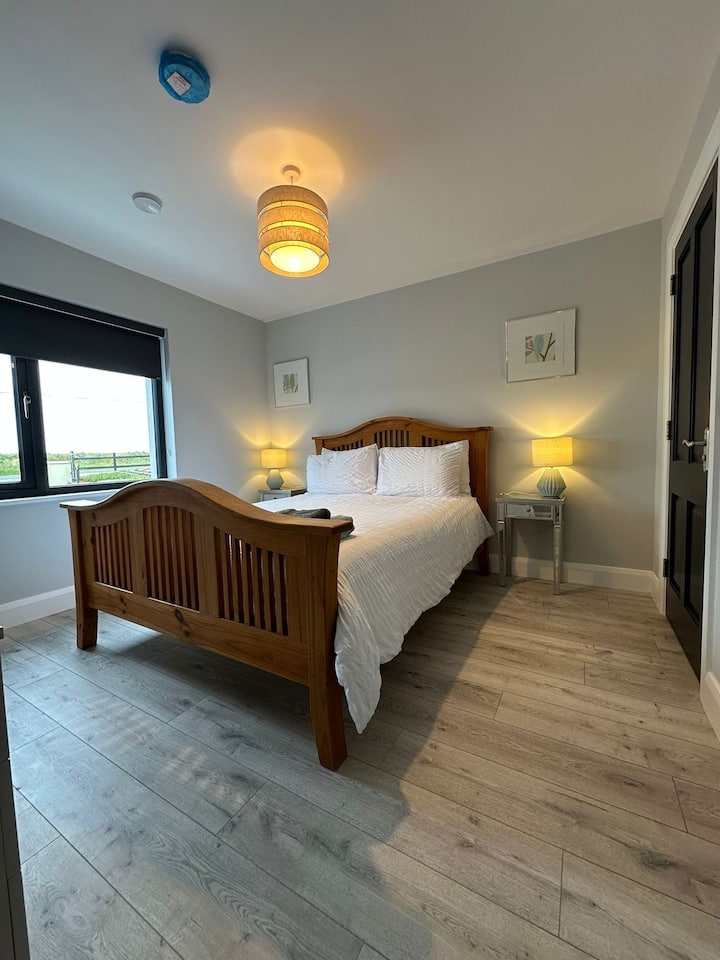 King Room En-suite Binghamstown. - Mayo