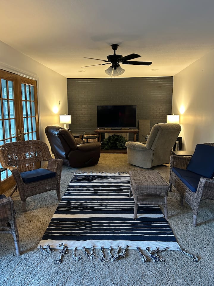 Chill Country Home In Lawrence Limits - Lawrence, KS