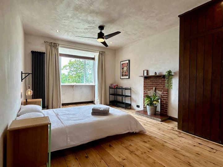 Home With Stunning Views | Hot Tub | Free Parking - Guildford, UK