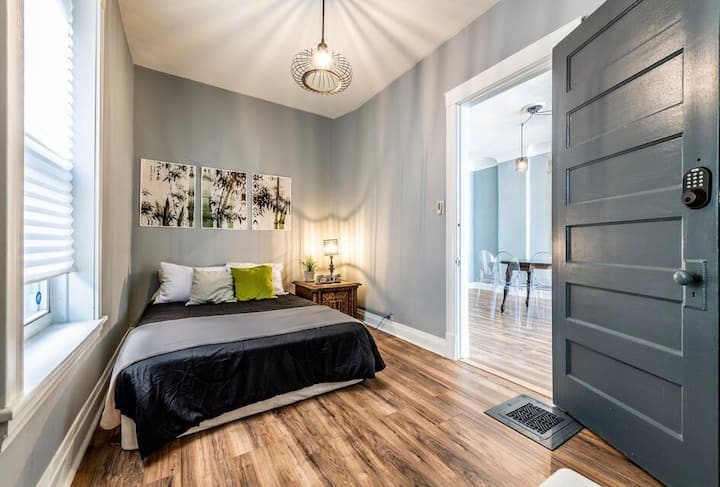 Male Roommate Wanted At Historical Home Near Metra - Bronzeville - Chicago