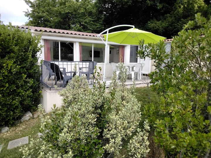 Logement  Indépendant En Centre Ville à Saintes - Saintes