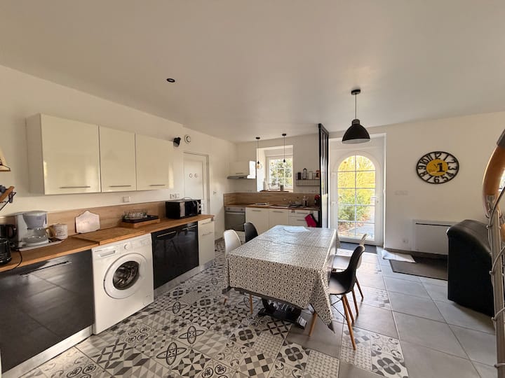 Maison En Pierre Entièrement Rénovée à La Campagne - Côtes-d'Armor