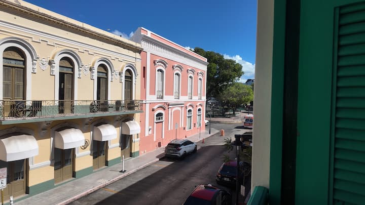Apartamento Familiar Con Vista A La Plaza En Ponce - Ponce
