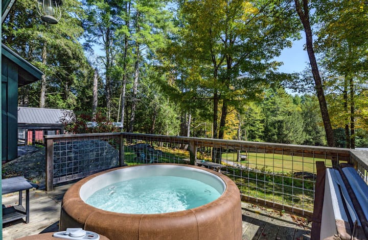 Hilltown Cabin Hideaway: A River Runs Through It! - Massachusetts