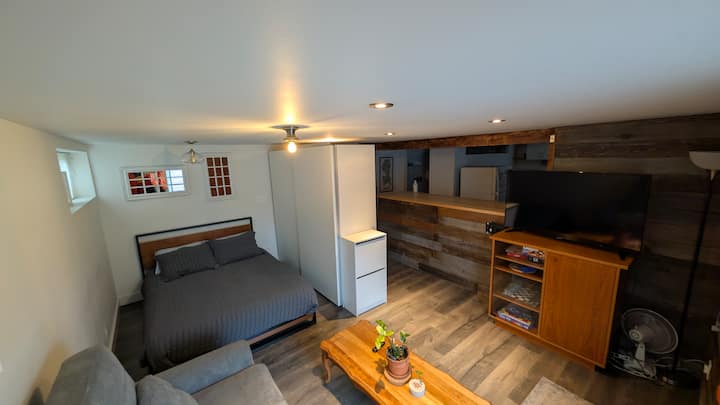 Modern, Private Studio - 3 Blocks To Light Rail - Seattle, WA
