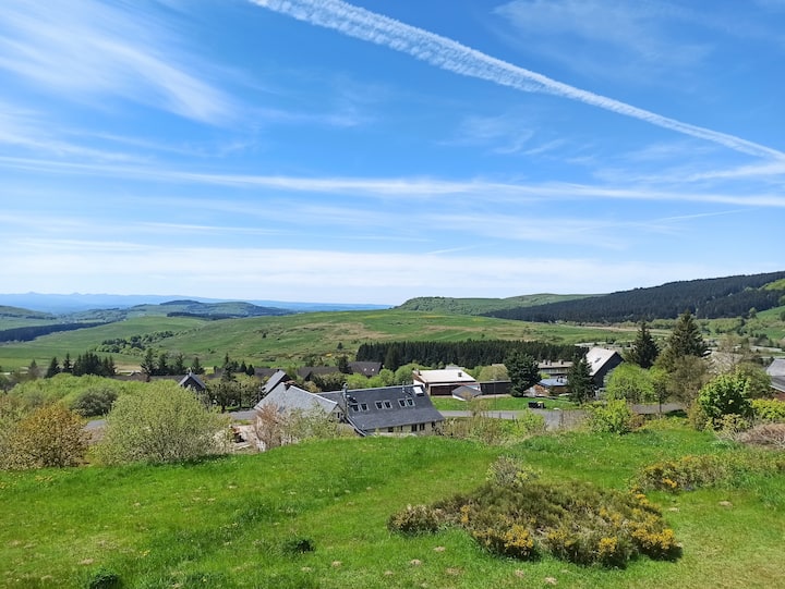 Appartement Chaleureux Avec Vue Sur Les Montagnes - Lac de Montcineyre