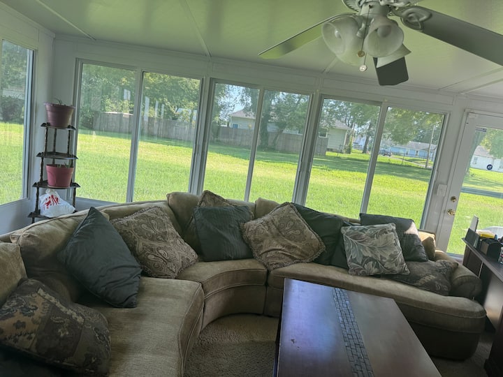 Cozy Country Crib - Camden, MO