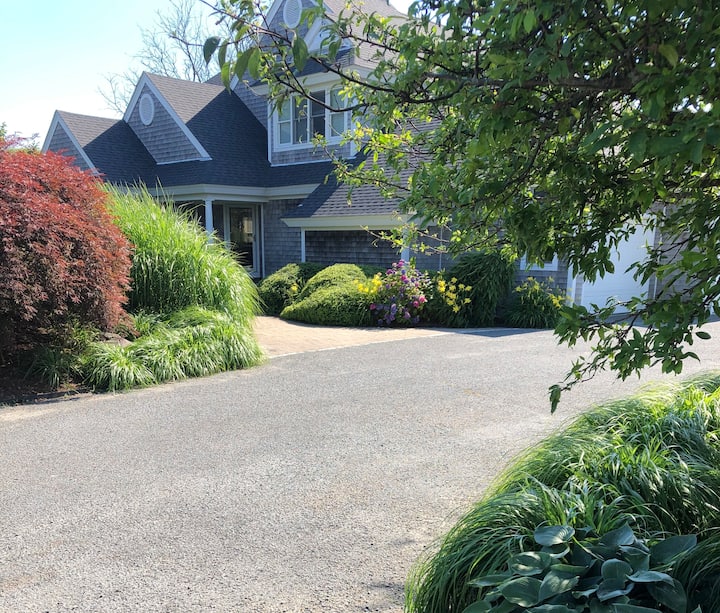 Walk To Beaches - Bright Seaside Home! - ニューポート, RI