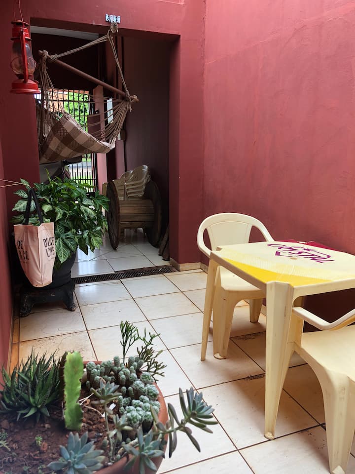 Casa Trevo 2q| Cama King+ Ar + Garagem - Dourados