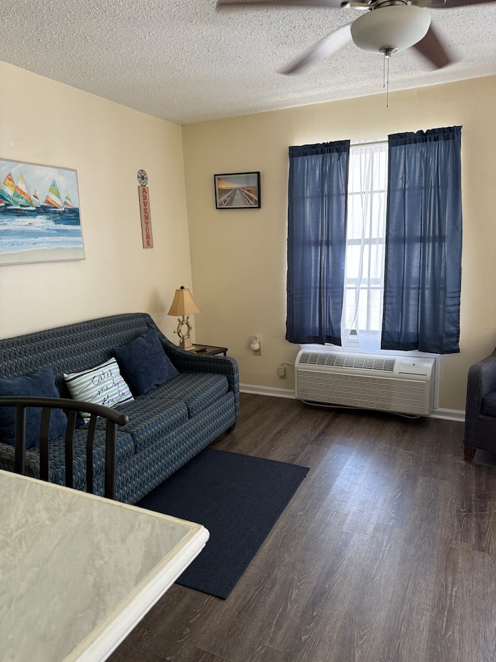 23 Atlantic Apt D
Steps To Pier
Pets Stay Free - Tybee Island, GA