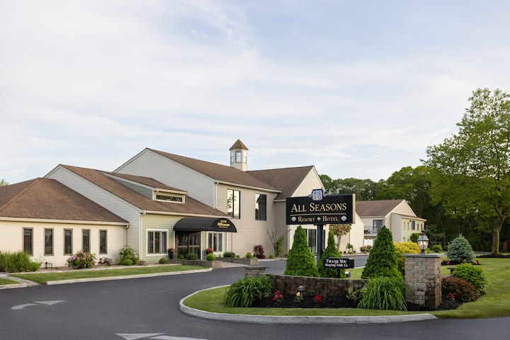 All Seasons Resort Superior 2 Queens - South Yarmouth, MA