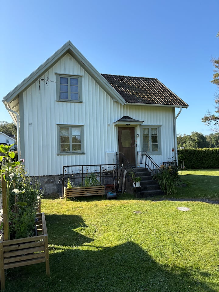 Mysigt Litet Hus 20 Min Till Göteborg/landvetter - Lerum