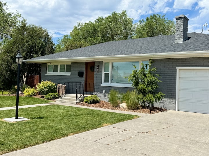 Main Street Retreat- Easy On/off Access - Rexburg, ID