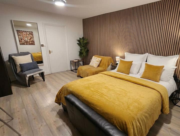 Large Apart|near Stratford | 2 Min Walk To Station - Stratford