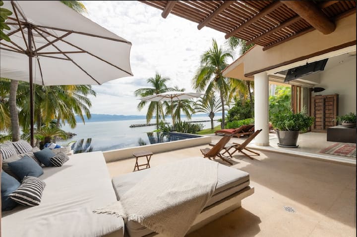Stunning Ground Level Beachfront With Private Pool - Bucerías