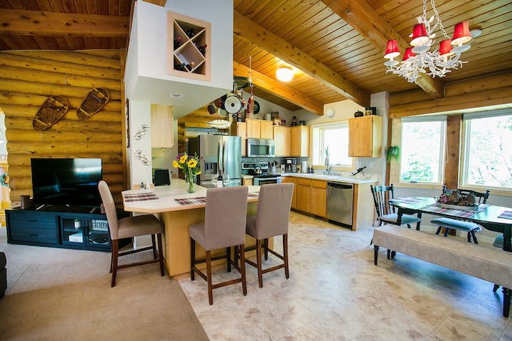 Family Getaway In Ned! Theater, Game Room & Garage - Nederland, CO